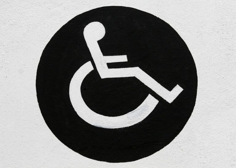 Accessible Parking Signs: Best Practices for Clarity & Compliance